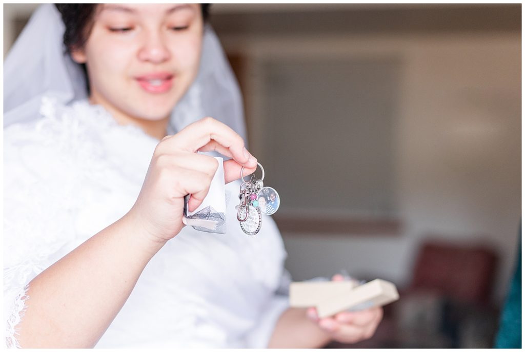 ASHLEY + OSCAR | ROMANTIC SEATTLE WEDDING - elissapace.com