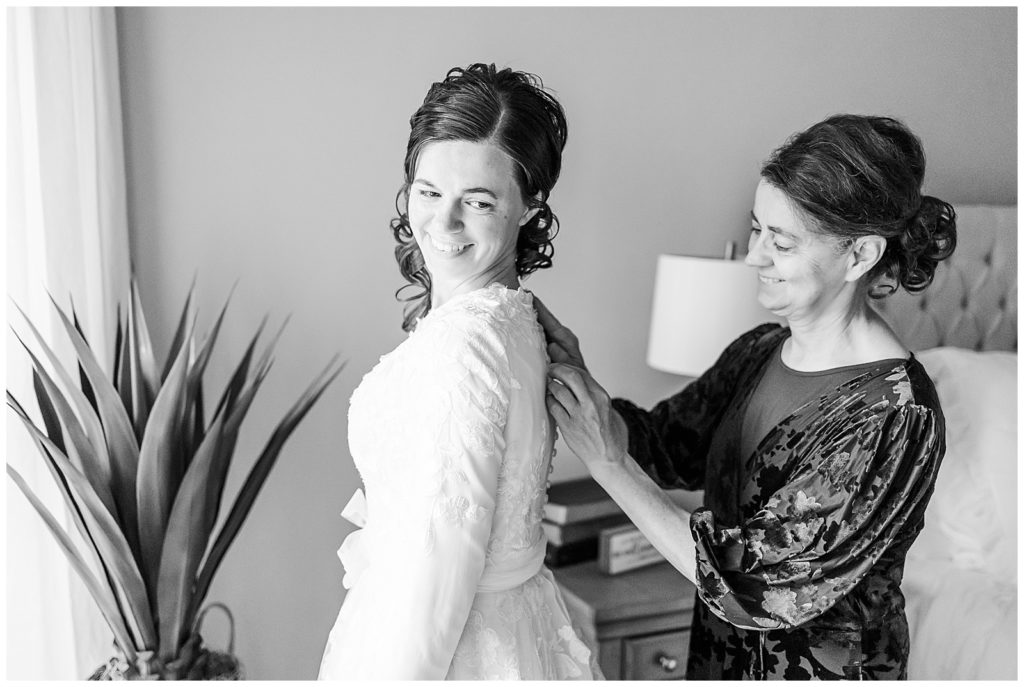 Classy Texas Wedding | Bethany + Chase - elissapace.com