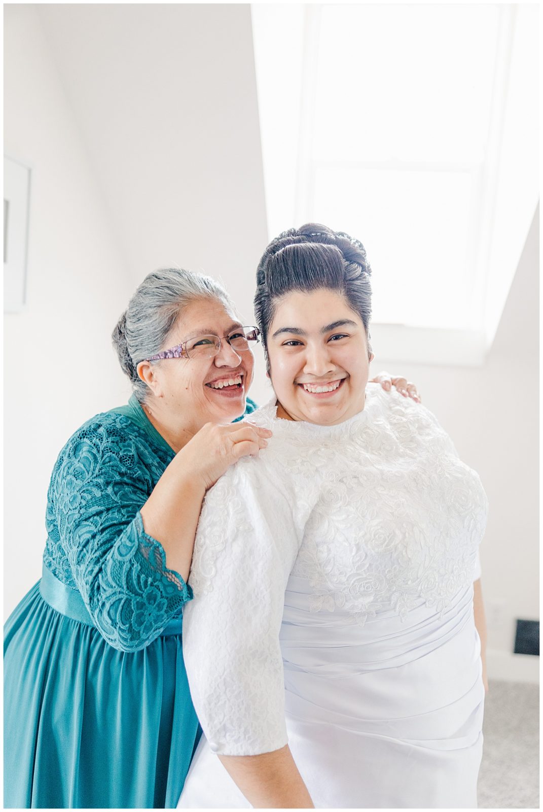 Joyful Seattle Wedding | Andrea & Jacob - elissapace.com