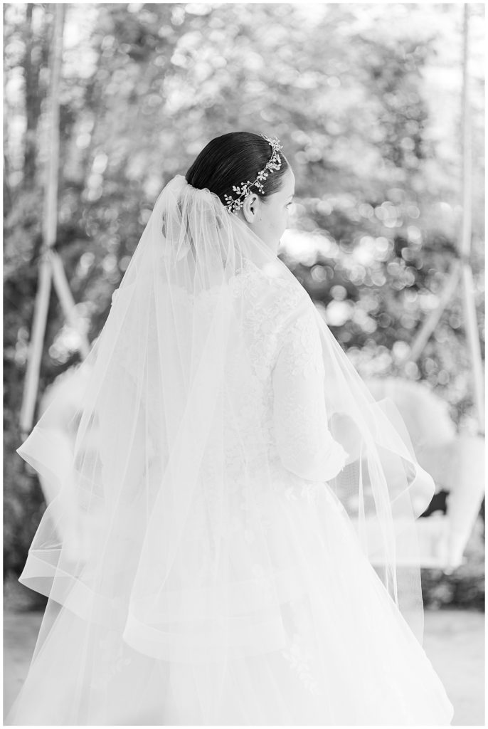 Classic, Traditional Mississippi Wedding | Raegin & Brock - elissapace.com