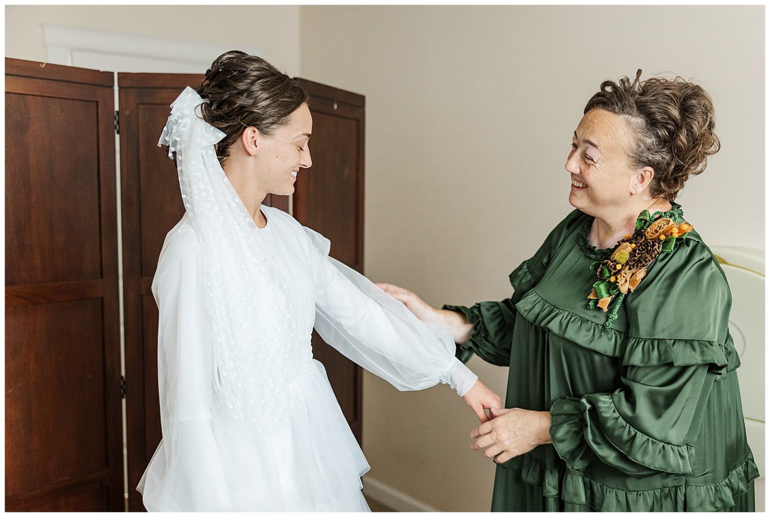 Jewel-Toned Fall Wedding | Alyssa & Matthew - elissapace.com